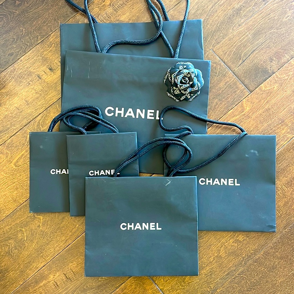 Set Of Chanel Original Paper Bags, And Chanel Holiday… - Gem
